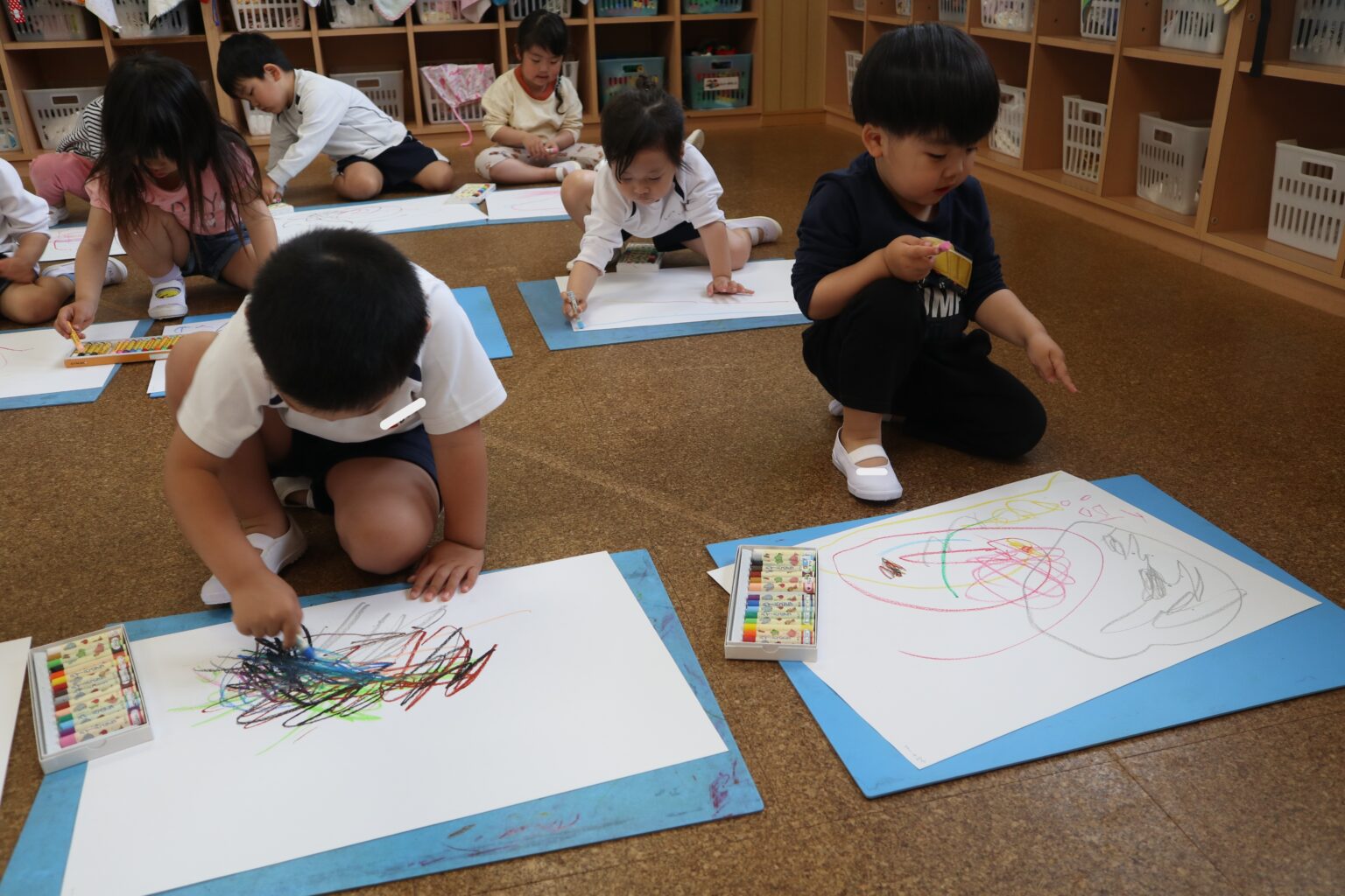 湊こども園からのお知らせ » Blog Archive » 自由画(3歳児めろんぐみ)