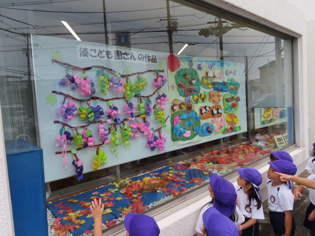湊こども園からのお知らせ » Blog Archive » 作品を飾ってもらいました🍇（5歳児ぶどう組）